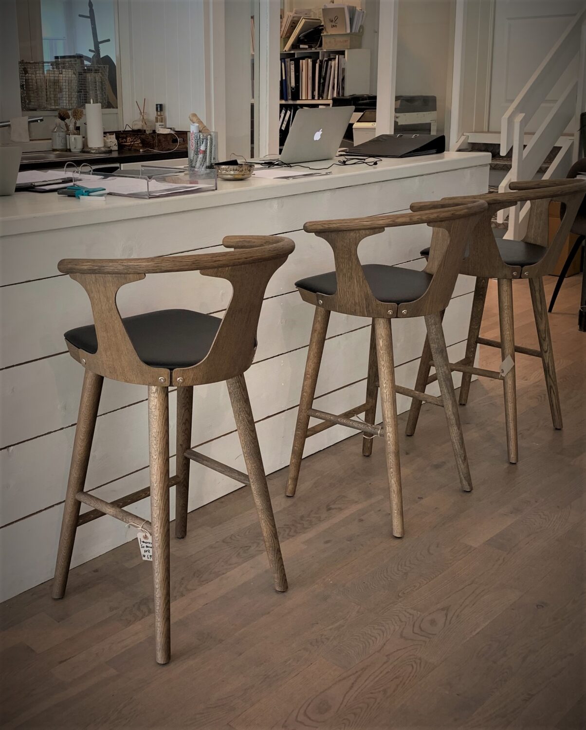 &Tradition In Between SK8 Bar stol - Tailor Semi-aniline leather Black ...