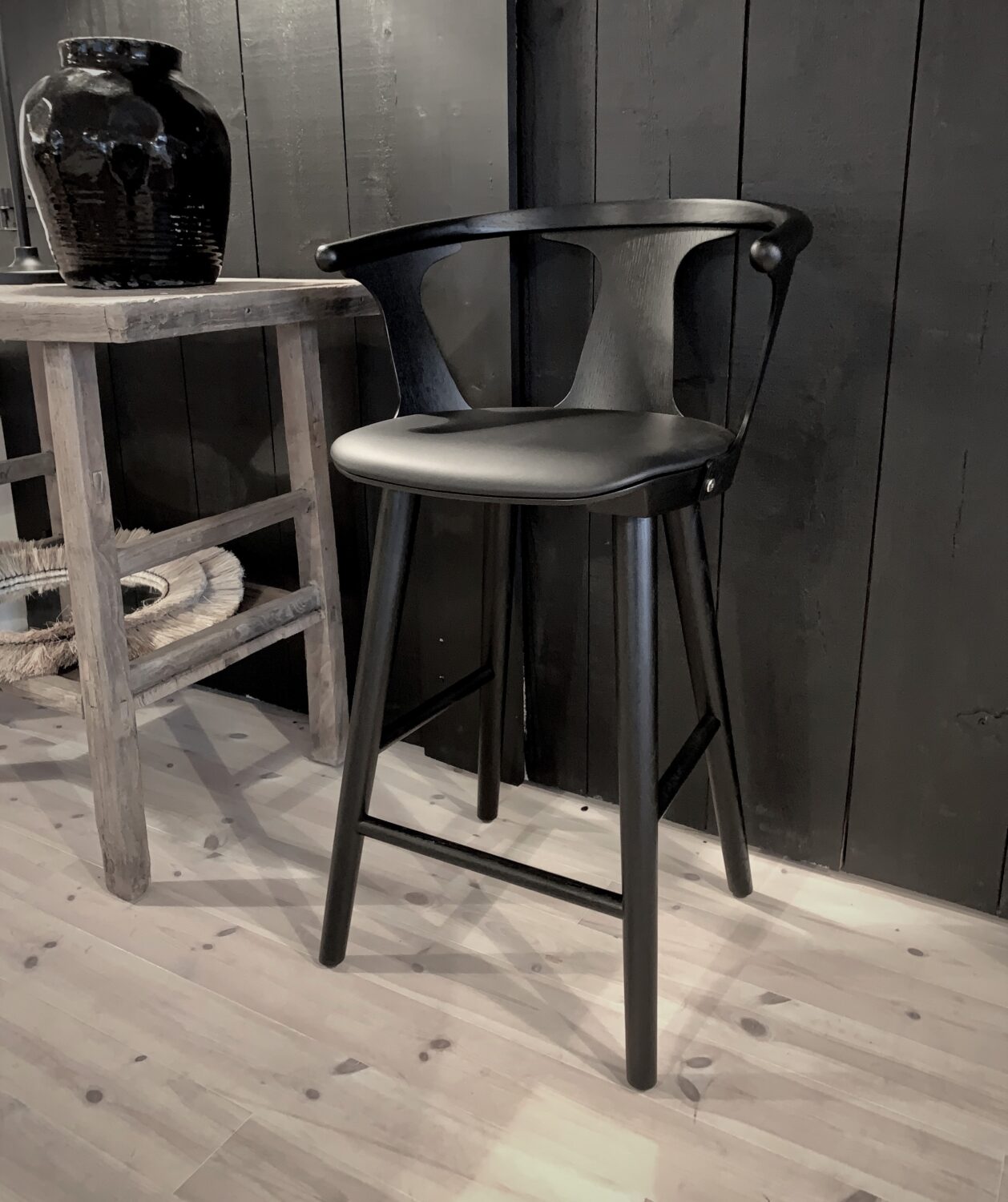 &Tradition In Between SK8 Bar stol - Tailor Semi-aniline leather Black ...