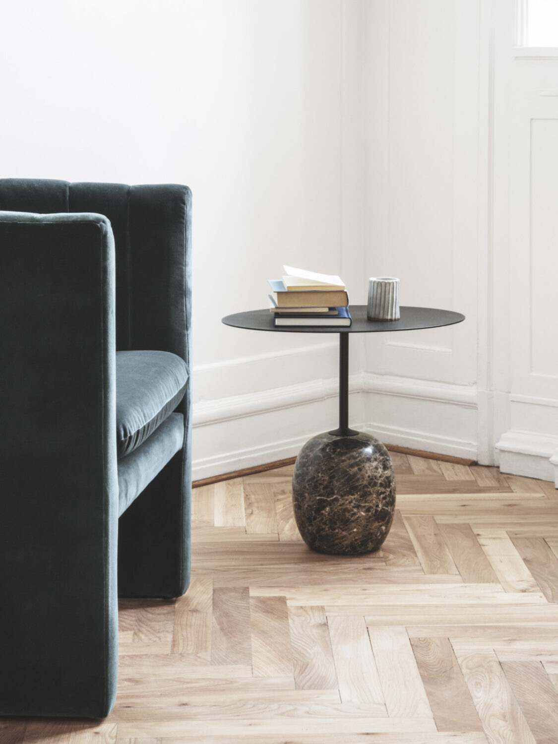 &tradition Lato Table LN8 - Warm Black. Ø40cm Høyde 50cm - Ølen Møbel