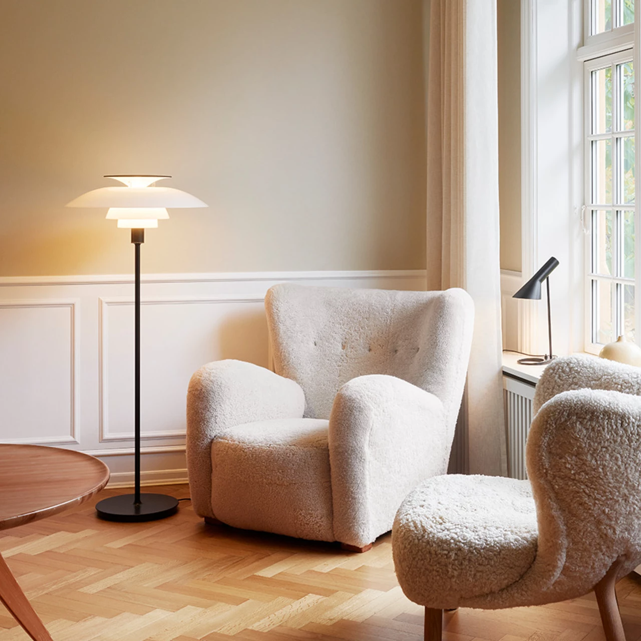 Louis Poulsen PH 80 GULV - Black - Hvitt opal akryl. Ø55cm. Høyde 131cm ...