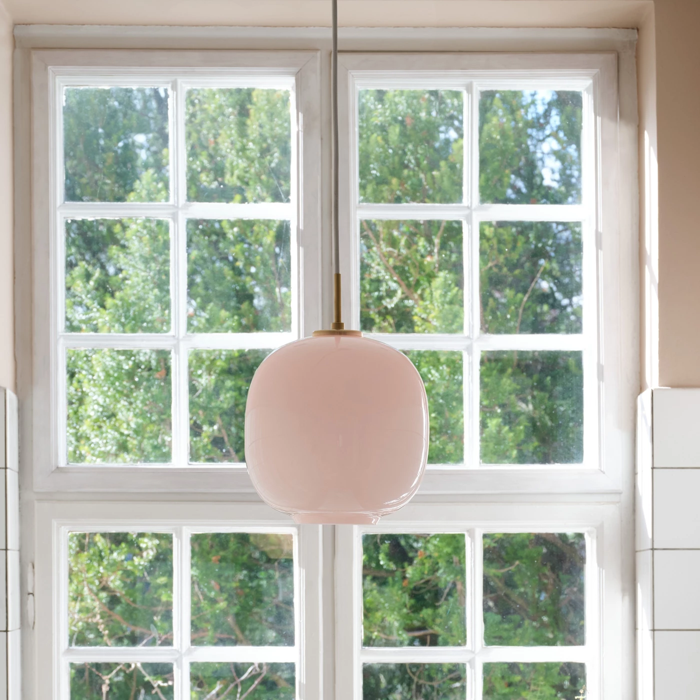 Louis Poulsen VL45 Radiohus - Brass - glossy pale rose glass. Ø25cm ...